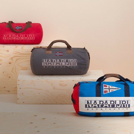 Giyim mağazası Napapijri, Irkutsk, foto