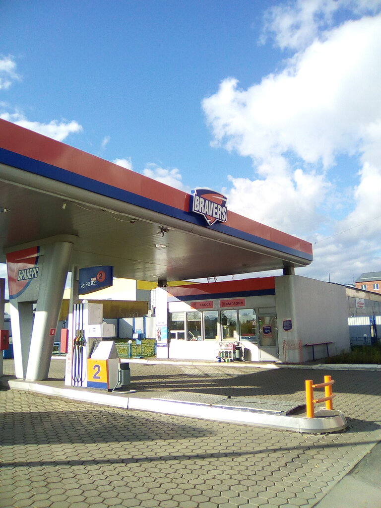 Benzin istasyonu Bravers, Izhevsk, foto