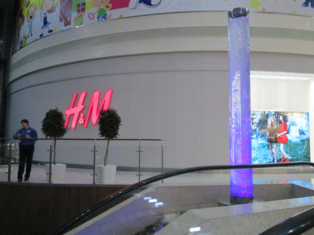 Giyim mağazası H&M, Barnaul, foto