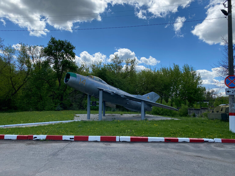Teknoloji anıtı Истребитель МиГ-19, Kurskaya oblastı, foto