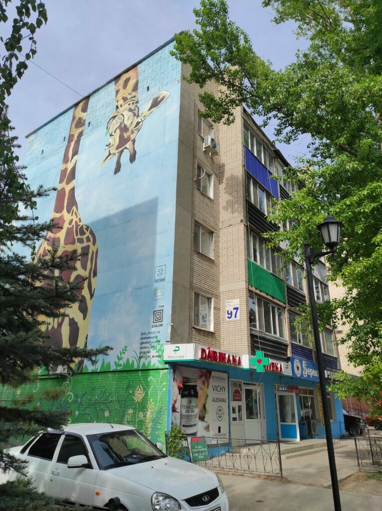 Dekorasyon ve süsleme, onur panosu Mural Giraffe, Oral (Uralsk), foto