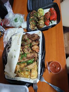 Shashlychnyi Dvor (Prazhskiy bulvar No:3В, Guryevsk), kafe  Guryevsk'ten