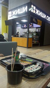 Zhishi sushi (Yubileynyy Avenue No:18, City of Neftekamsk), suşi restoranı  Neftekamsk'tan