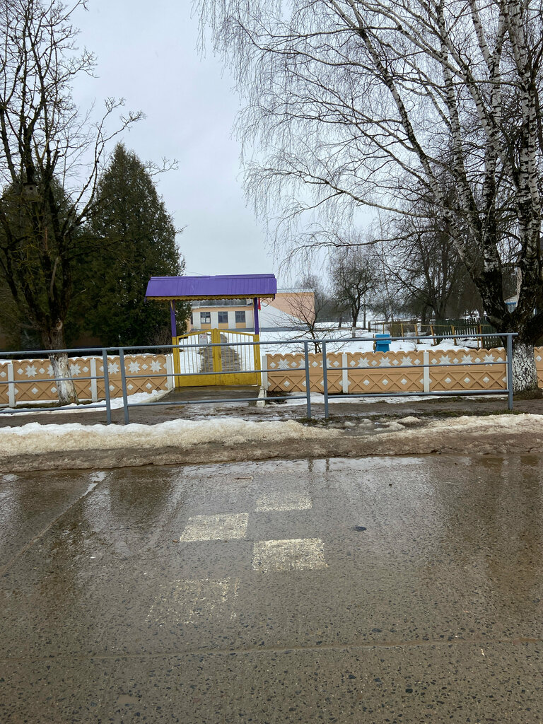 Ortaokul ГУО Демидовичский учебно-педагогический комплекс детский сад - базовая школа, Minskaya oblastı, foto