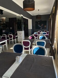 Зори Кавказа (Aerodromnaya ulitsa No:1, posyolok gorodskogo tipa Mostovskoy), kafe  Krasnodarski krayından