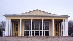 Dramatichesky teatr im. A.N.Tolstogo (Sovetskaya ulitsa No:92), tiyatrolar  Syzran'dan