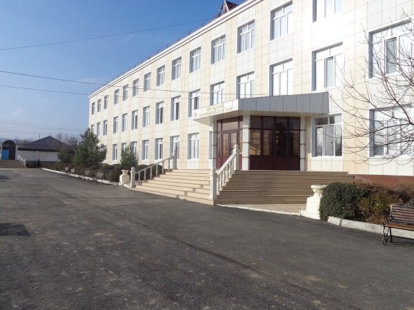 Yatılı okul Shkola-internat III i IV Vidov, Mkou, Izberbash, foto