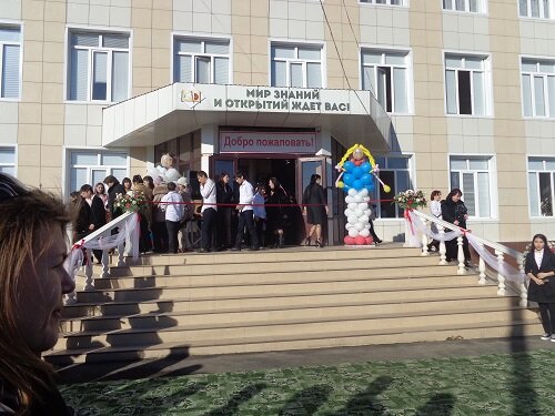 Yatılı okul Shkola-internat III i IV Vidov, Mkou, Izberbash, foto