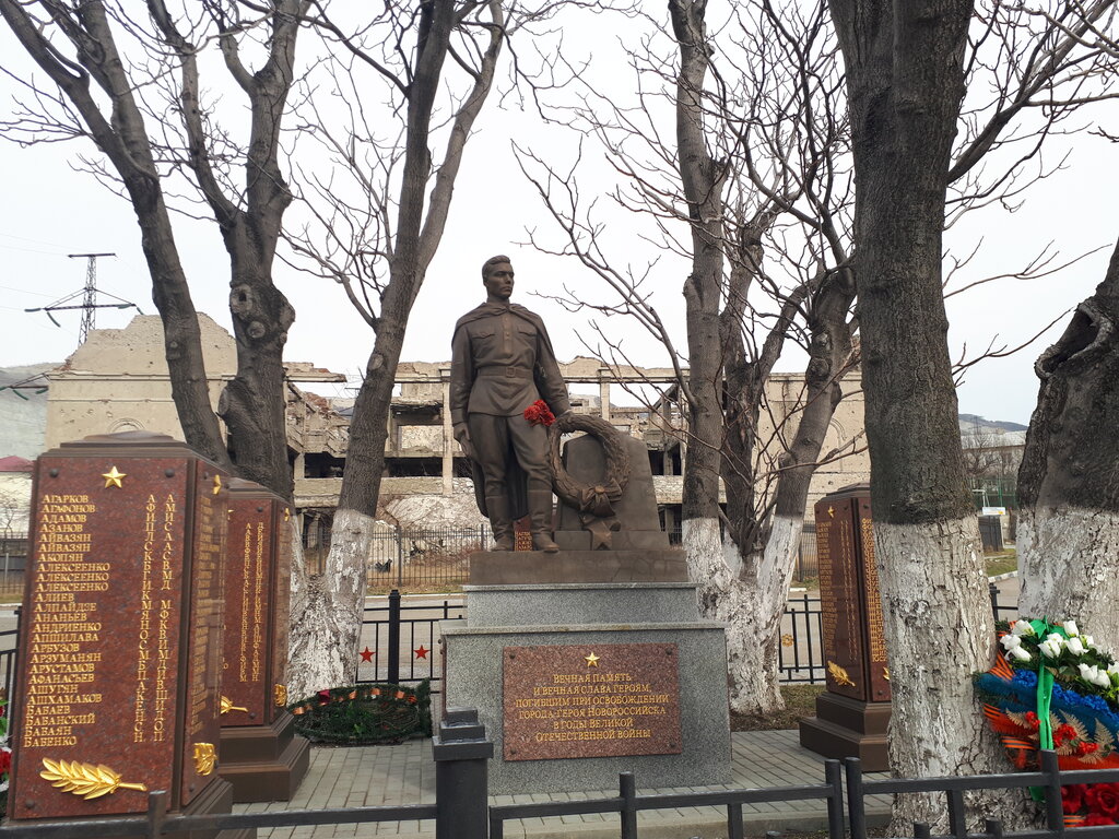 Anıt, heykel Братская могила, Novorossiysk, foto