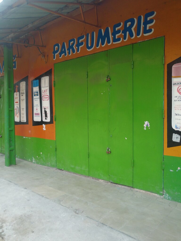 Kozmetik ve parfümeri mağazaları Parfumerie, Brazzaville, foto