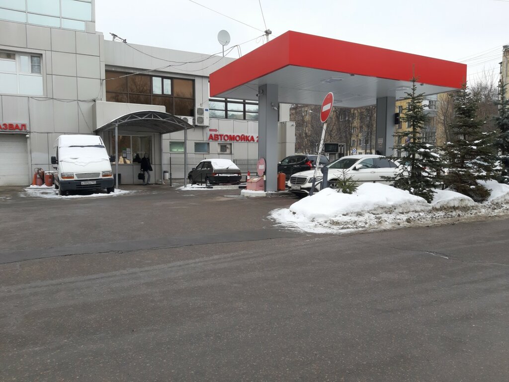 Benzin istasyonu Parkoil, Moskova, foto