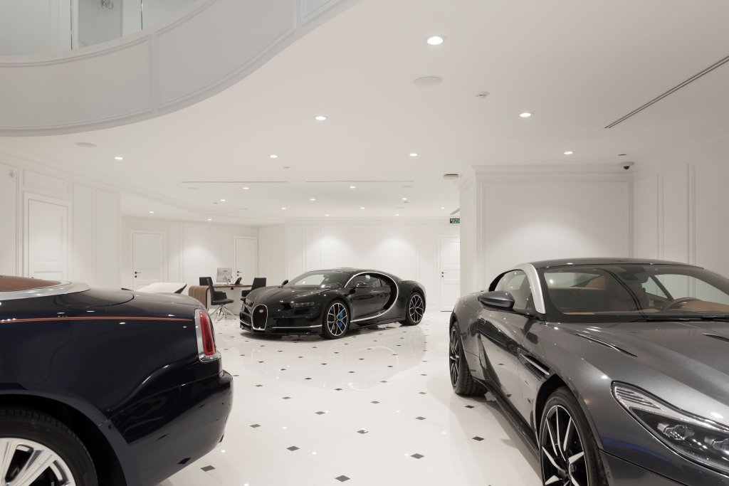 Otomobil satış galerileri Bugatti Avilon, Moskova, foto