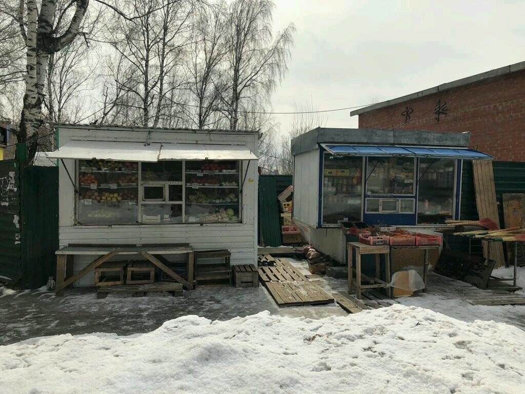 Pazarlar ve çarşılar Solnechnaya polyana, Novosibirsk, foto