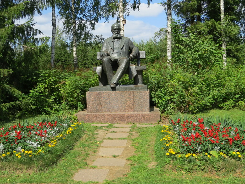 Anıt, heykel А.Н. Островский, Kostromskaya oblastı, foto