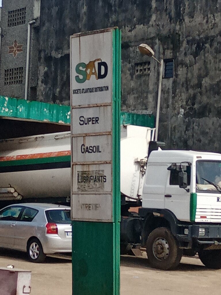 Benzin istasyonu Sad Service Station, Abican, foto