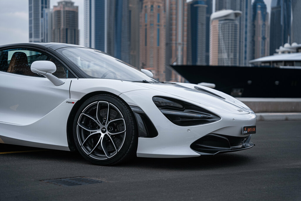 Oto kiralama Uptown Rent a Car, Dubai, foto
