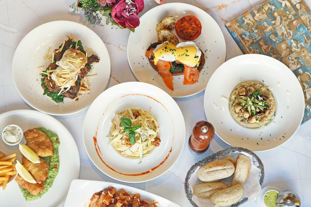 Restoran Shakespeare and Co. Al Hamra Mall, Resül‑Hayme, foto