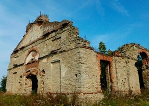 Бывшая Лютеранская кирха, XVIII век (Leningrad Region, Lomonosovskiy District, Ropshinskoye selskoye poseleniye, derevnya Malyye Gorki), turistik yerler  Saint‑Petersburg ve Leningradskaya oblastından