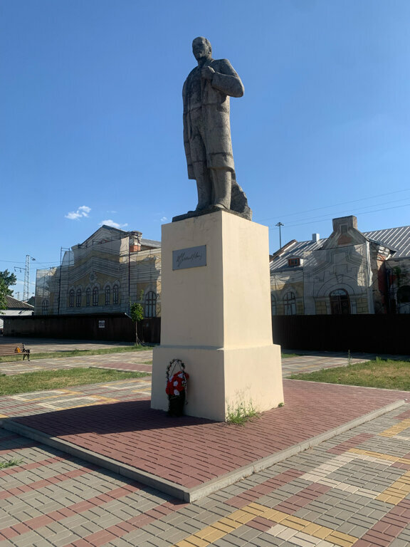 Anıt, heykel В.И. Ленин, Tihoretsk, foto
