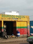 Bourdou Pneus (Brazzaville, Avenue des Trois Martyrs), oto lastik tamiri  Brazzaville'den