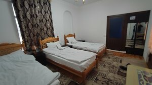 Ravshan (Boboi Poraduz koʻchasi No:8, Bukhara), otel  Buhara'dan