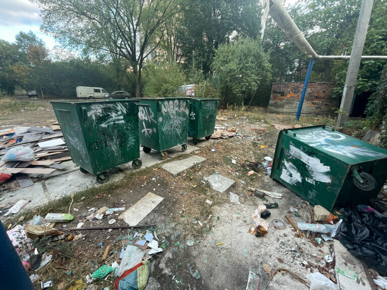 Çöp alanları Trash and garbage disposal area, Krasnodar, foto