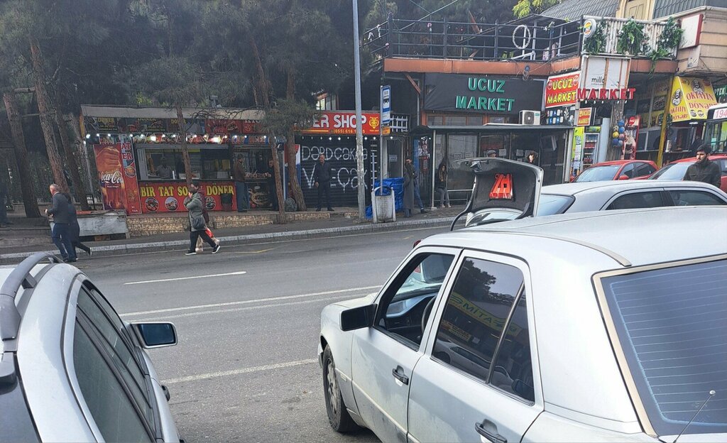 Fast food Bir Tat Döner, Bakü, foto