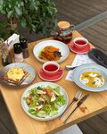 V Zerkalah (Большая Морская улица No:8), kafe  Sevastopol'dan