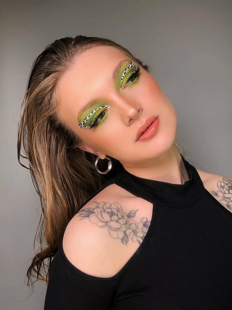 Stil uzmanı, makyöz Make-up artist-stylist Alina Shirenkova, Tver, foto