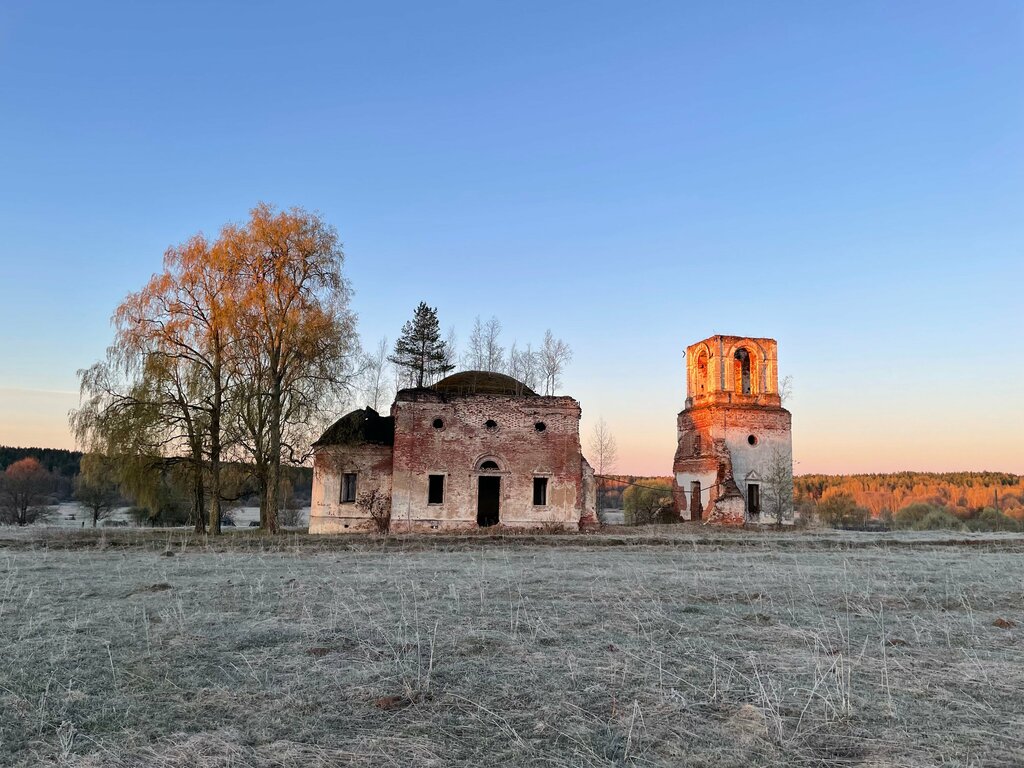 Ortodoks kiliseleri Tserkov Troitsy Zhivonachalnoy V Starom Berezaye, Tverskaya oblastı, foto