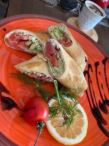 Мухус (Abazinskaya ulitsa No:100), restoran  Suhum'dan