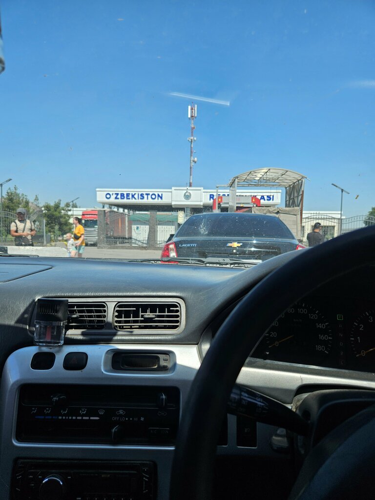 Sınır kapısı Dostuk Checkpoint, Oş İli, foto