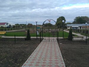 Сквер памяти Максима Колосова (Tula Region, Odoevskiy District, selskoye poseleniye Vostochno-Odoyevskoye, selo Rylevo, Skver pamyati Maksima Kolosova), kültür ve eğlence parkları  Tulskaya oblastından