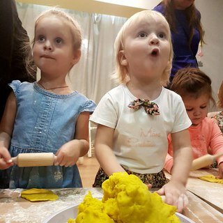 Yüzme havuzları Zhelty avtobus, Novosibirsk, foto