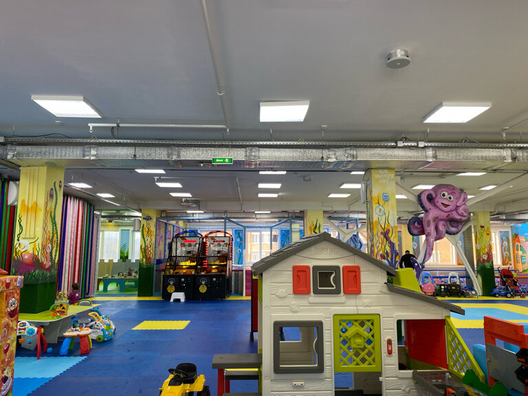 Oyun alanı Остров Сокровищ, Cheboksary, foto