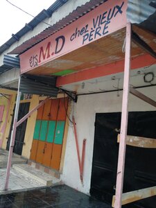Ets Md (Brazzaville, Commune de Poto-Poto, Rue Banziris), bar  Brazzaville'den