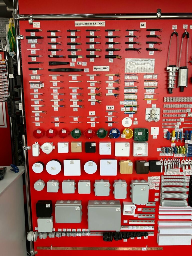 Elektrik ve elektrikli ürün mağazası Shtepsel i Batareyka, Yaroslavskaya oblastı, foto