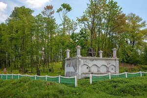 Склеп-усыпальница XIX века (Viciebskaja voblasc, Pastawski rajon, Dunilavicki sielsaviet, ahraharadok Dunilavičy, ulitsa Aleksandra Bulbenova), turistik yerler  Vitebskaya oblastından