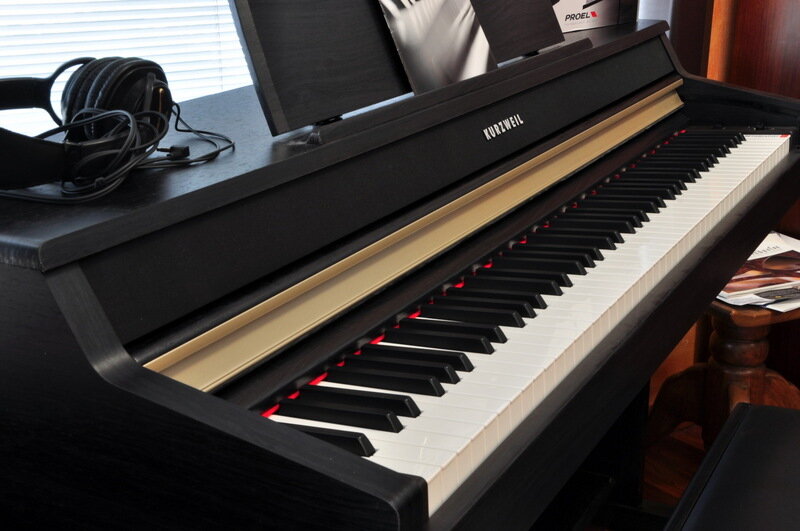 Müzik enstrumanların tamiri Serazio Pianoforti, Piyemonte, foto