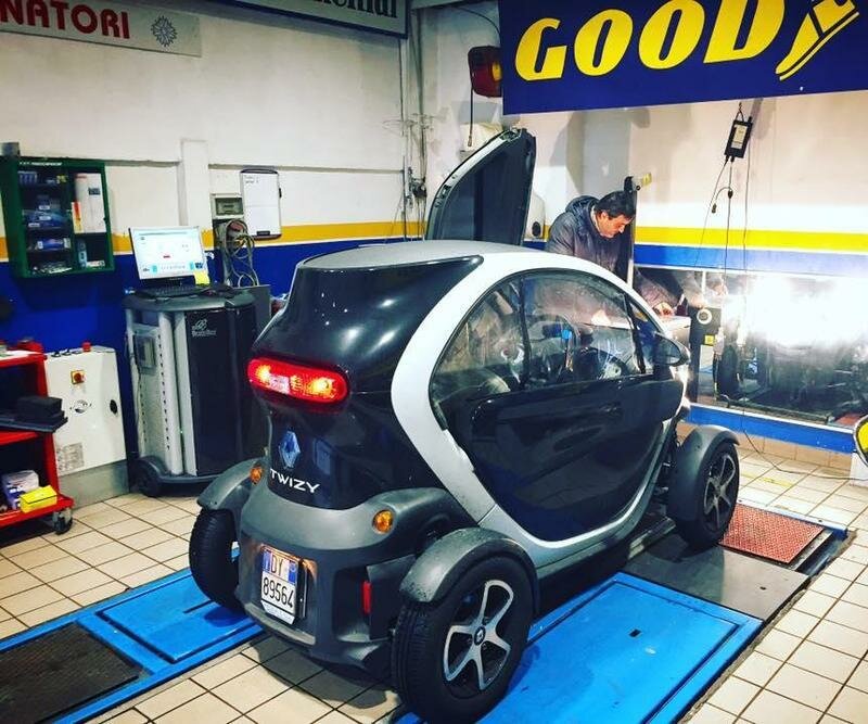 Motosiklet satışı Master Car Revisioni Gommista Autofficina, Lombardiya, foto