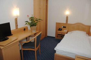 Hotel Zur Eich (Eich No:7, Wermelskirchen), otel  Wermelskirchen'dan