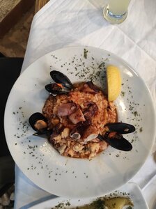 Три Липы (Herceg Novi Municipality, Herceg Novi, Stepenište 28 Oktobra), restoran  Herceg Novi'den
