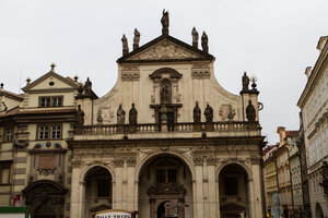 Kostel svatého Františka z Assisi (Křižovnické náměstí No:191/3), katolik kiliseleri  Prag'dan