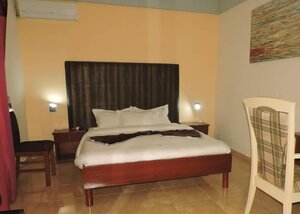 Iris Hotel (Centre, Mfoundi, Yaounde 4e, Rue 8.301), otel  Yaunde'den