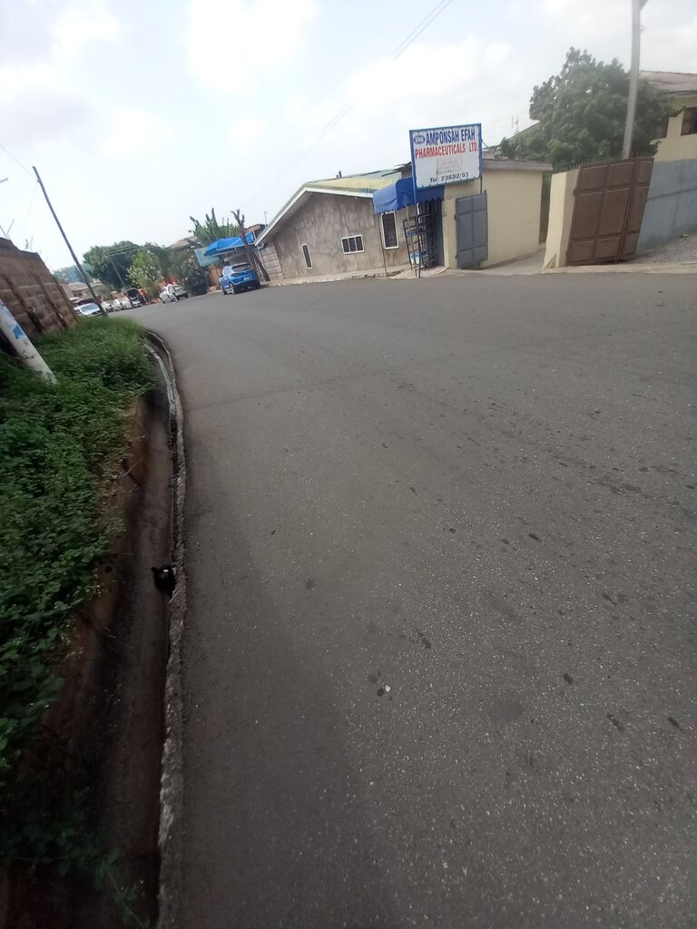 Eczaneler Amposah Efah Pharmaceuticals, Akra, foto