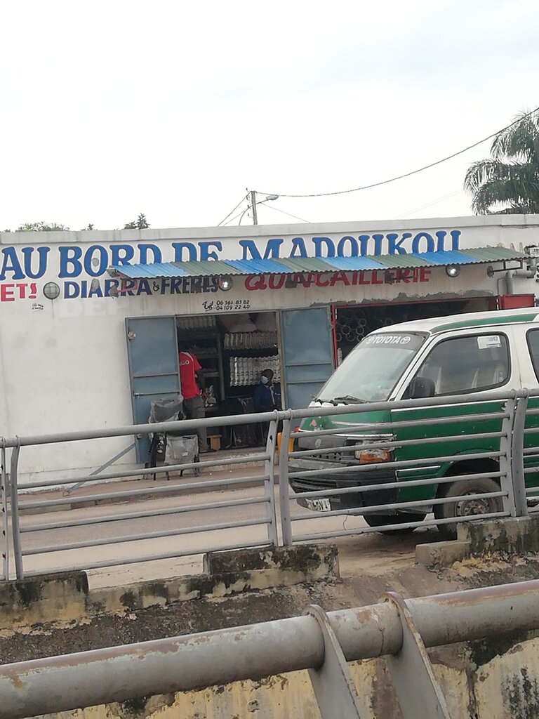 i̇nşaat malzemeleri toptan Au Bord Madoukou, Brazzaville, foto