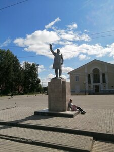 В.И. Ленин (Komi Republic, munitsipalny rayon Ust-Vymskiy, Mikun, Pionerskaya ulitsa), anıt, heykel  Mikun'dan
