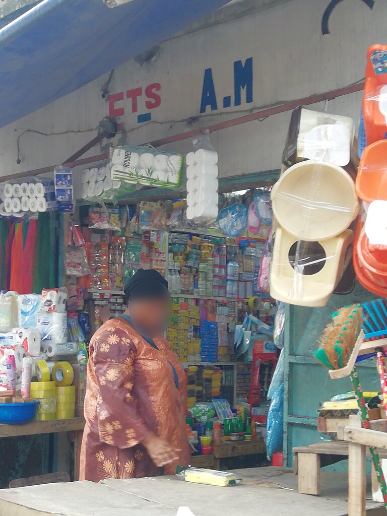 Kozmetik ve parfümeri mağazaları Ets An, Brazzaville, foto