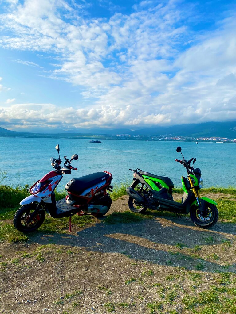 Kiralama noktası Hello moped, Gelencik, foto