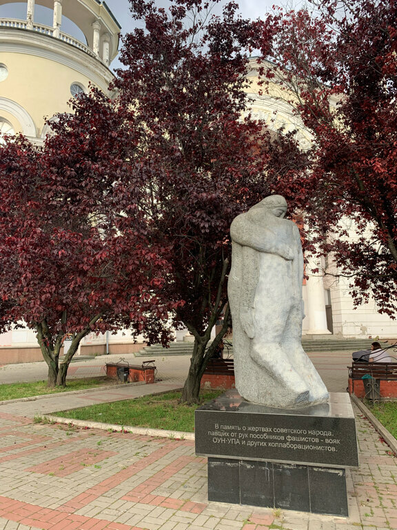Anıt, heykel Выстрел в спину, Simferopol (Akmescit), foto